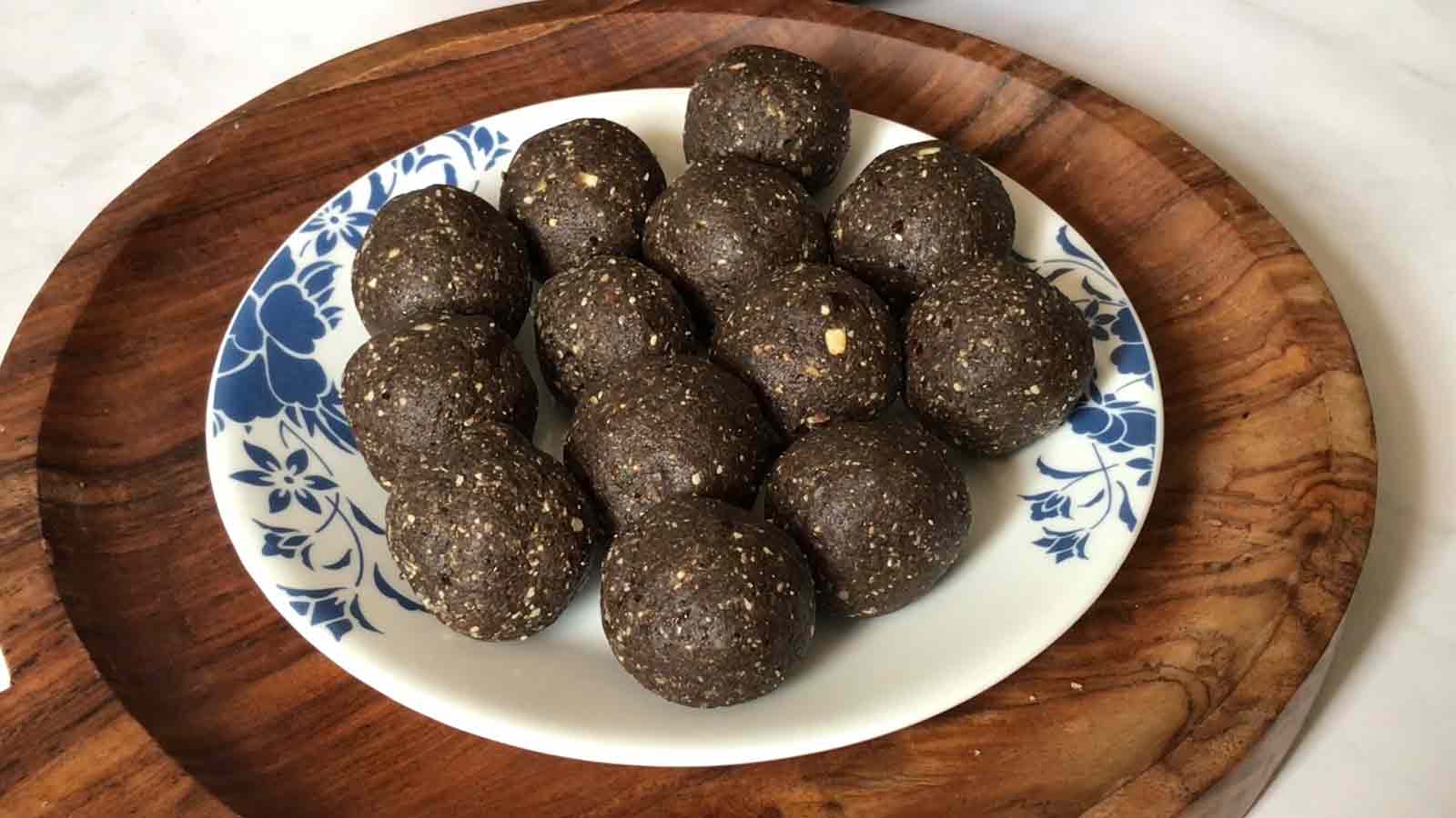 4 Ingredients Healthy Ragi Ladoo - Food Fitness & Fun